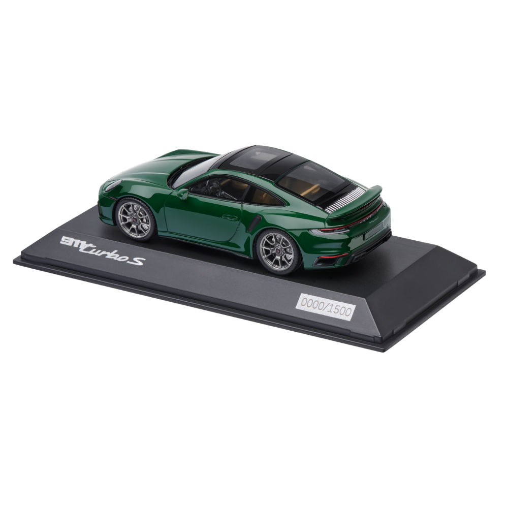 Porsche 911 Turbo S 992 Irishgreen Collectors Model - Scale 1:43
